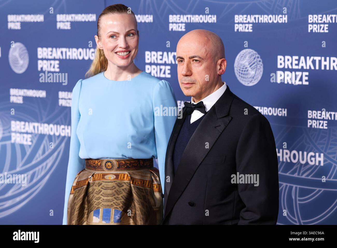 SANTA MONICA, LOS ANGELES, CALIFORNIA, USA - APRIL 05: Julia Milner and ...