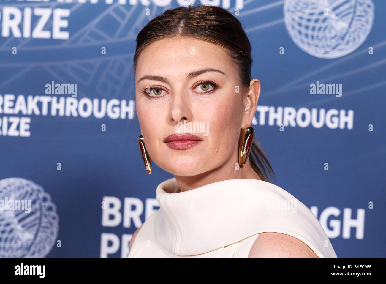 SANTA MONICA, LOS ANGELES, CALIFORNIA, USA - APRIL 05: Maria Sharapova ...