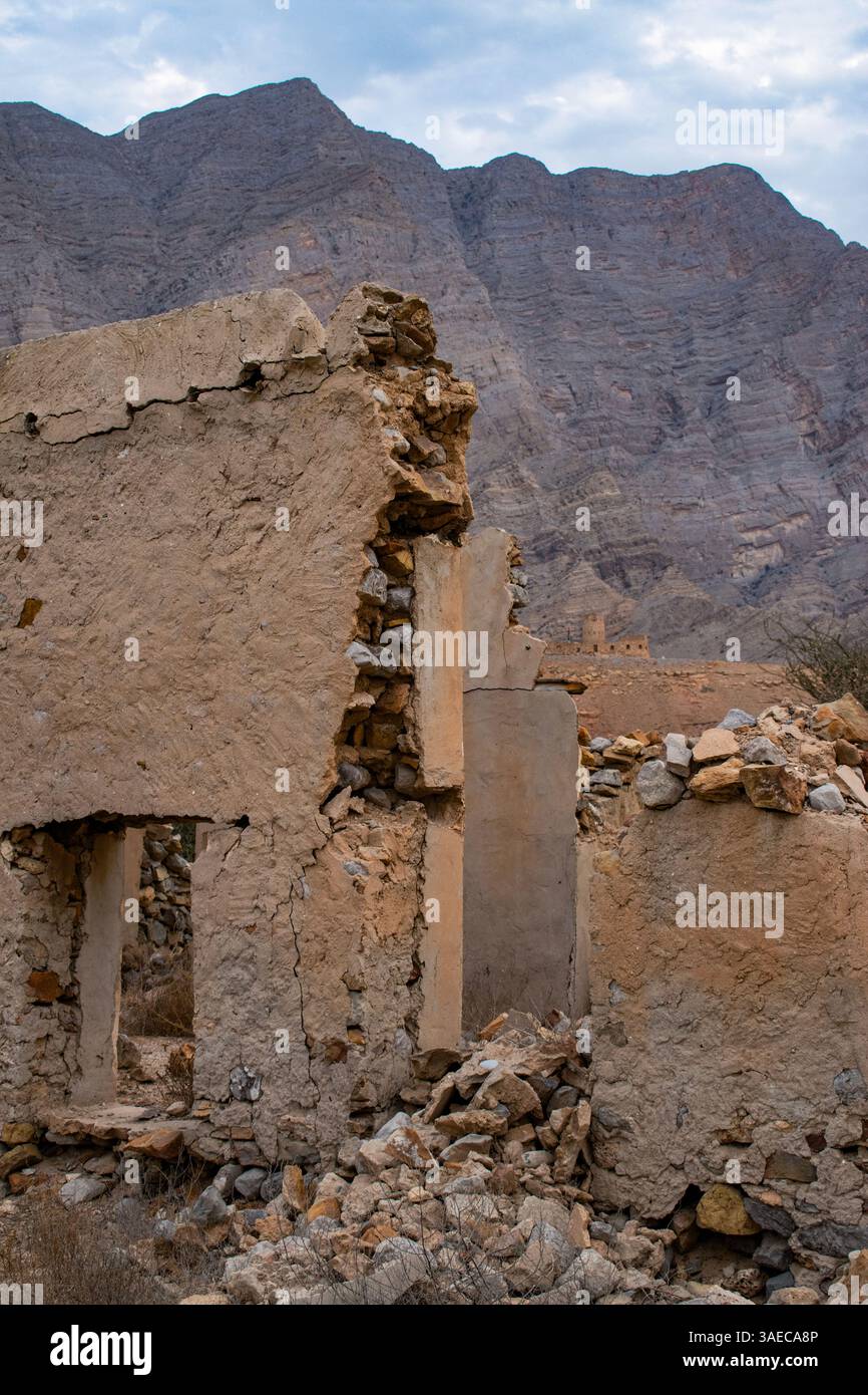 Oman: ruins of ancient palace and Al Qala Fort in Bukha,fishing village ...