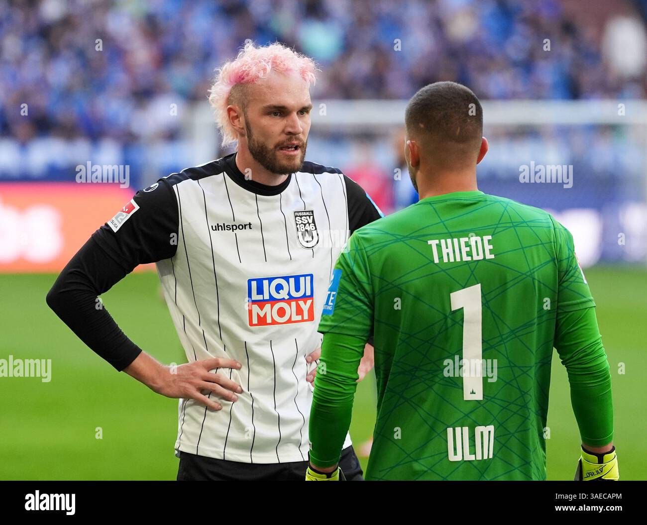 Philipp Strompf (SSV Ulm 1846, #32) und Niclas Thiede (SSV Ulm 1846, #1 ...