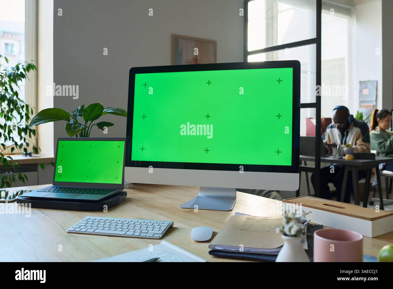 Desktop computer and laptop with chromakey screens standing on ...