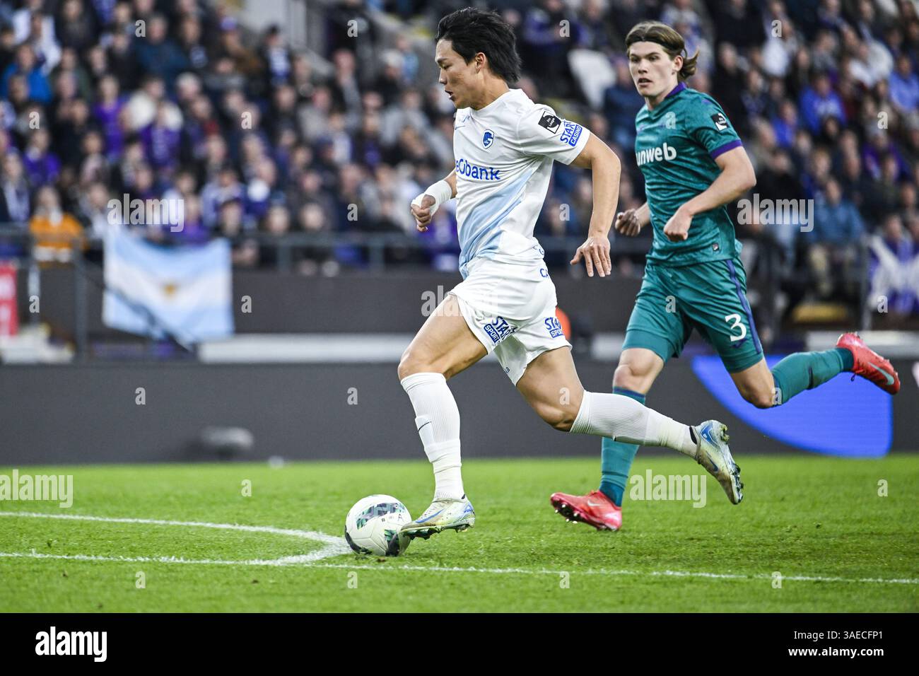 Brussels, Belgium. 06th Apr, 2025. Genk's Hyon-Gyu Oh and Anderlecht's ...