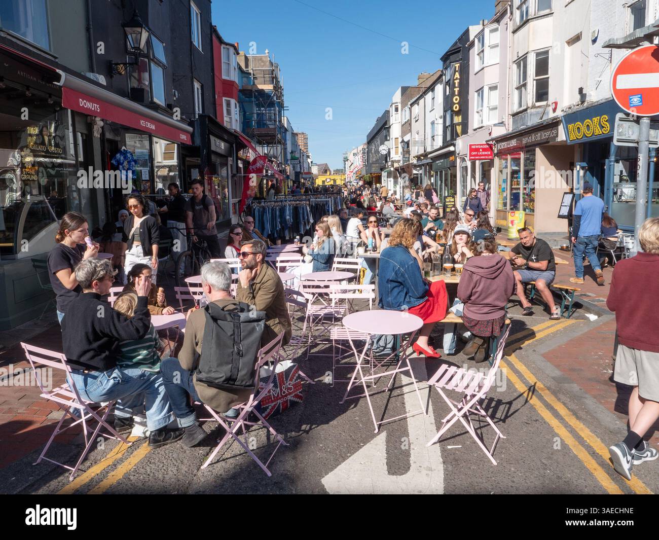 Crowds on the streets of Brighton, England, UK for the 2025 marathon on ...