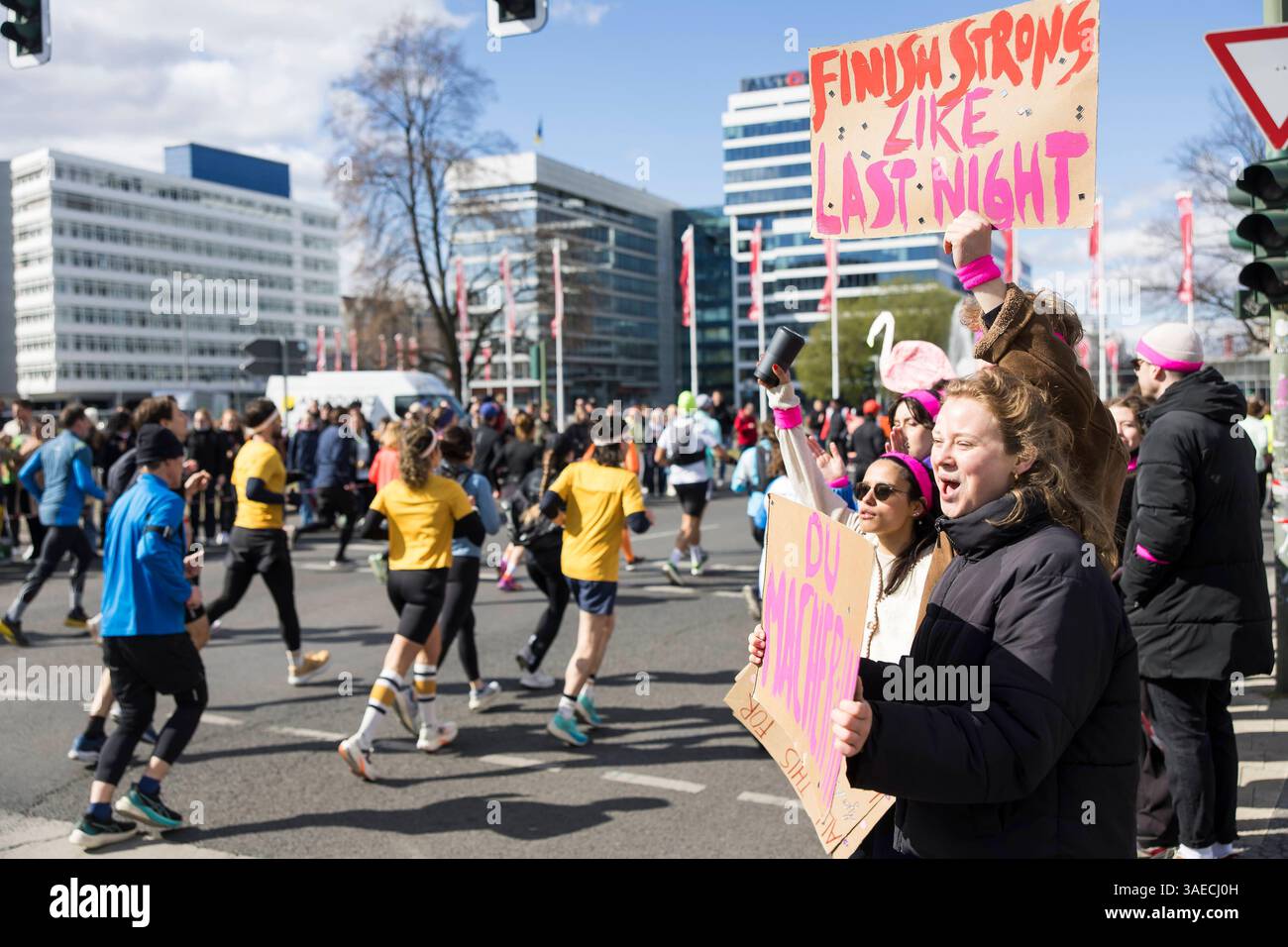 Halbmarathon, Sportveranstaltung in Berlin, 05.04.2025 Personen mit ...