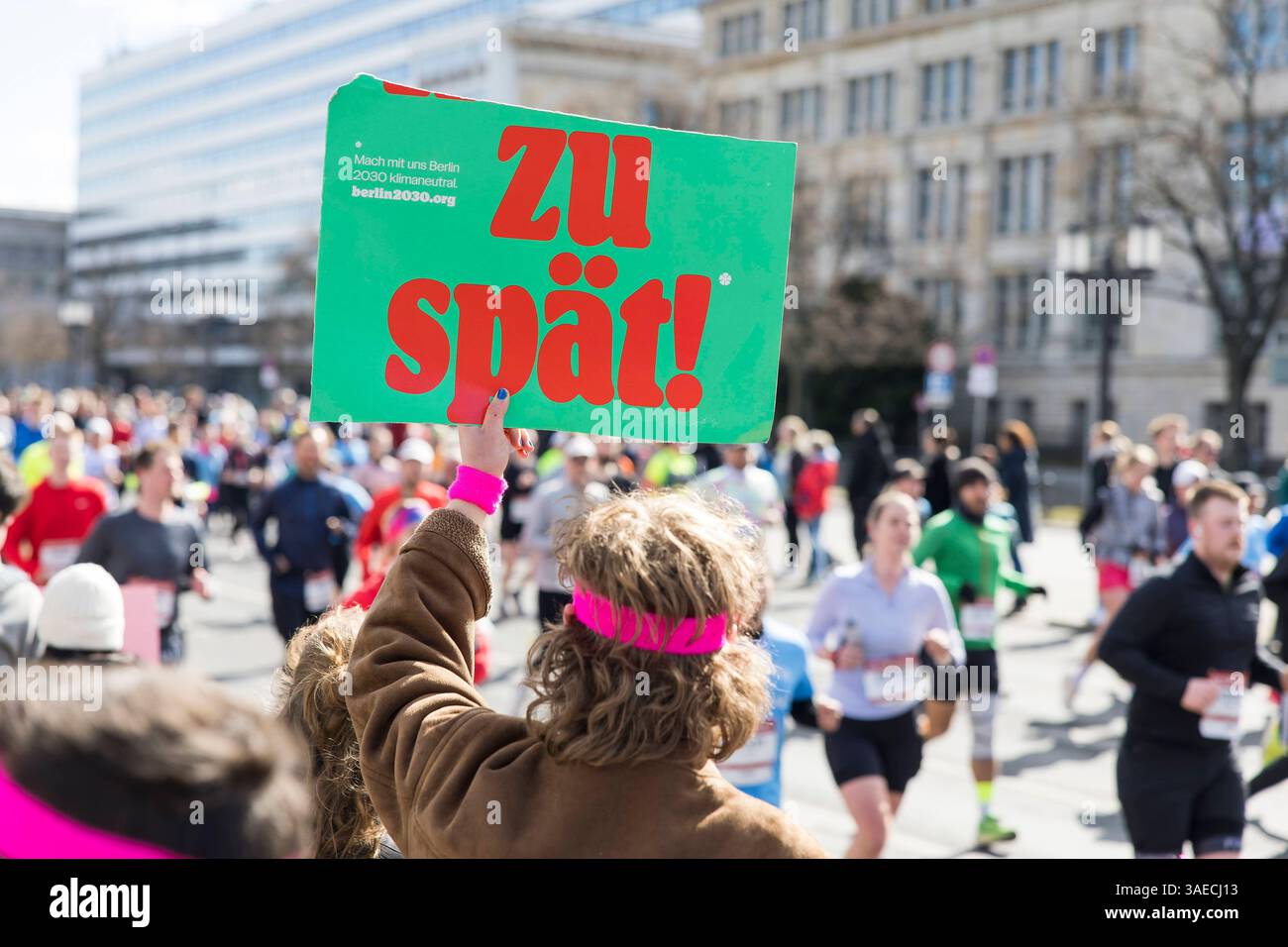 Halbmarathon, Sportveranstaltung in Berlin, 05.04.2025 Person mit ...