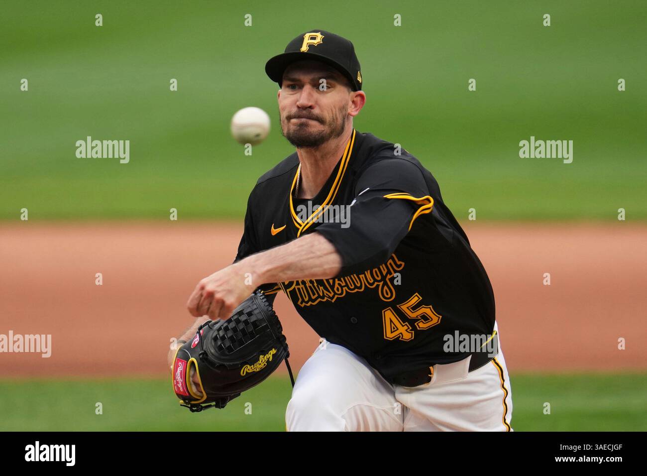 Pittsburgh Pirates starting pitcher Andrew Heaney delivers during the ...