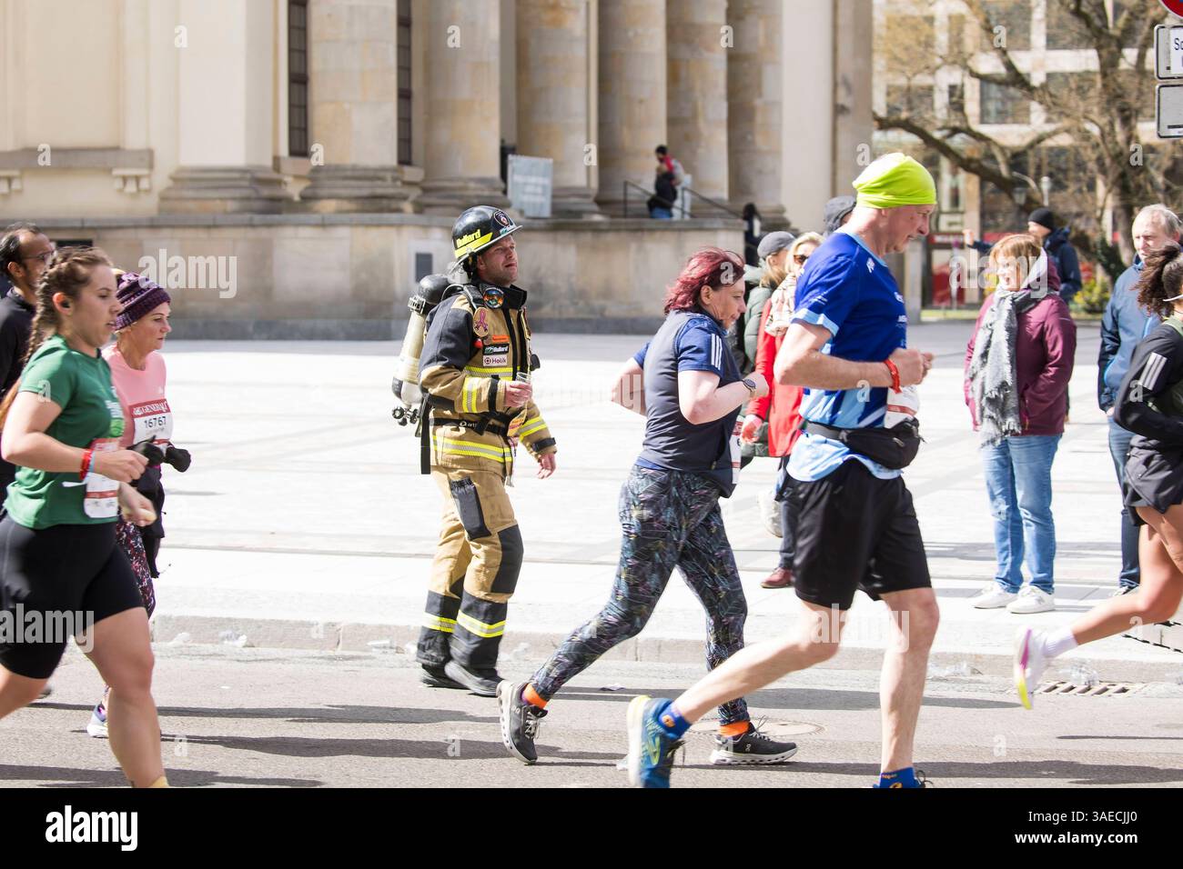 Halbmarathon, Sportveranstaltung in Berlin, 05.04.2025 Läufer in ...