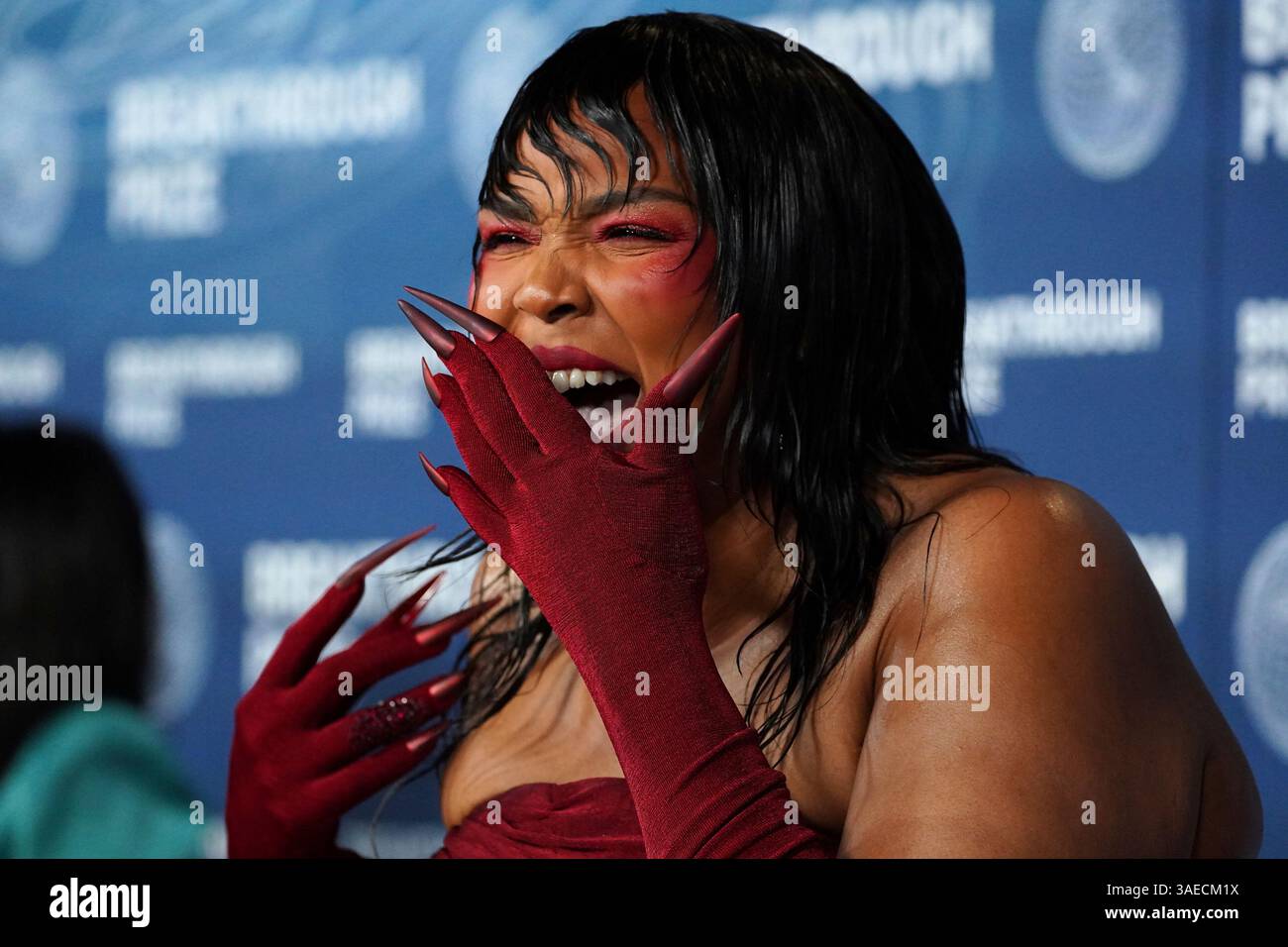 Lizzo arrives at the 11th Breakthrough Prize Ceremony on Saturday ...