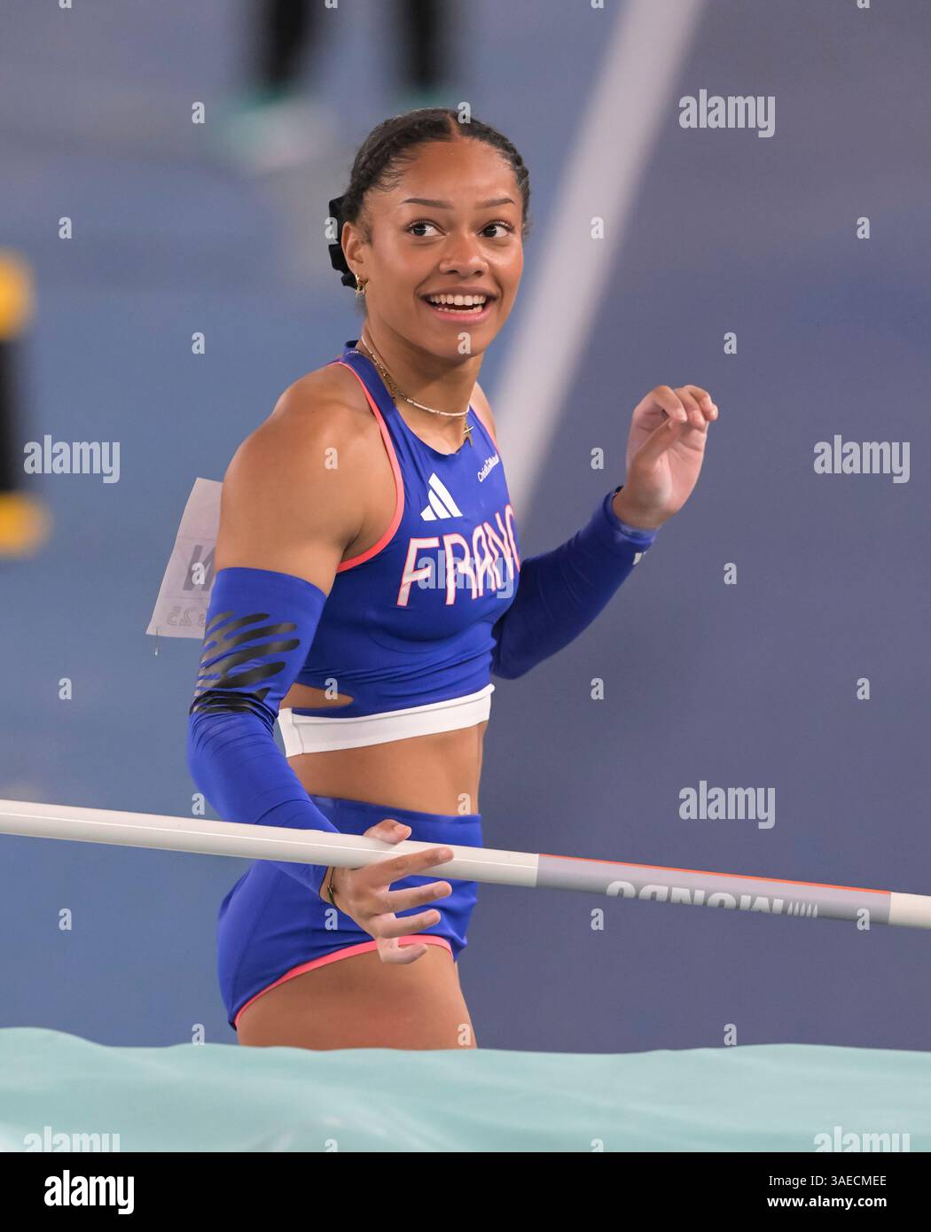 Marie-Julie Bonnin of France competing in the pole vault at the World ...