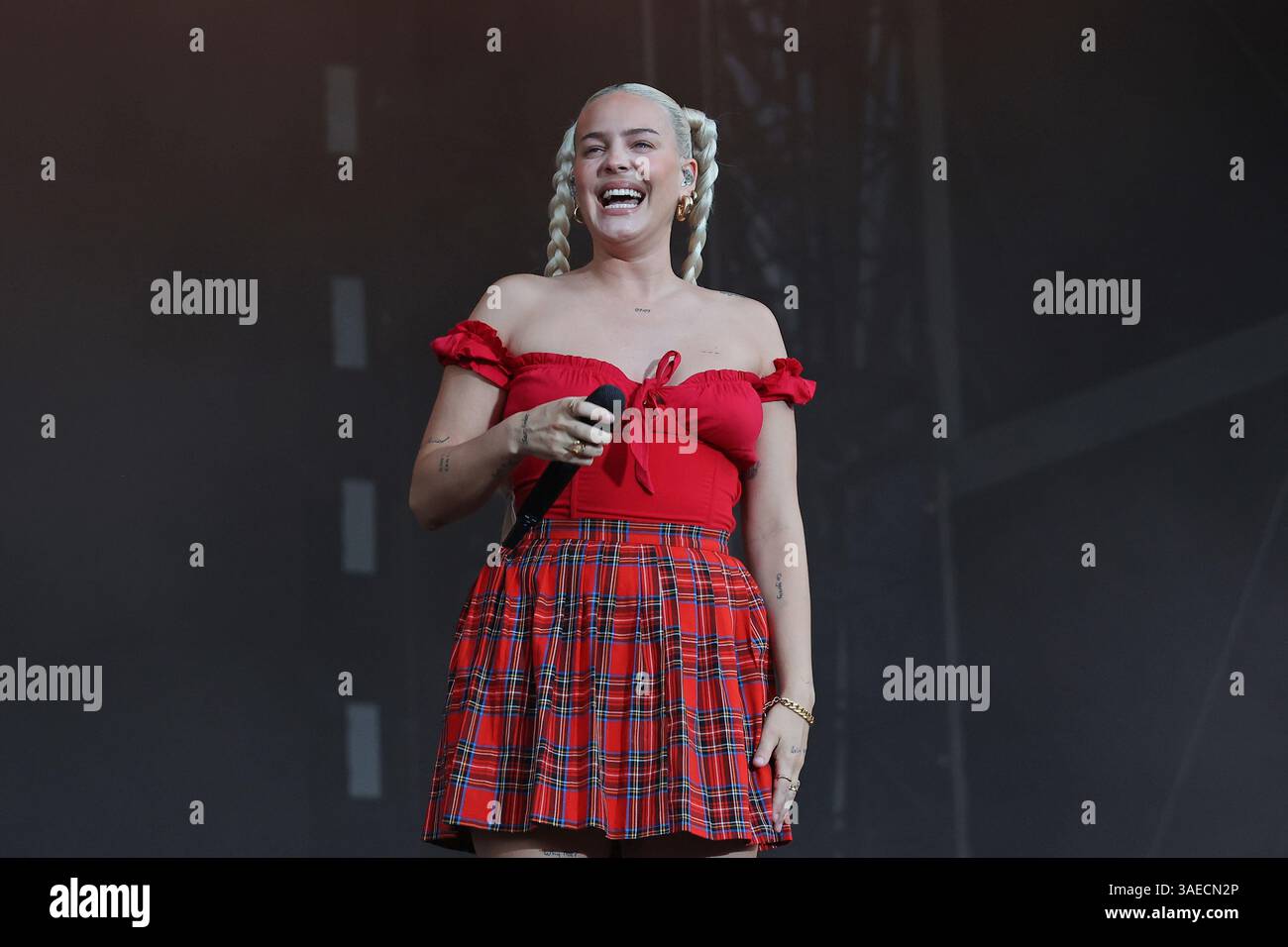Anne marie singer hi-res stock photography and images - Alamy