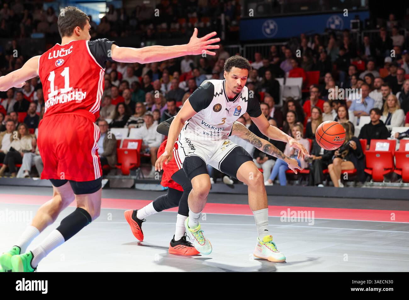 Muenchen, Deutschland. 06th Apr, 2025. Tre Mitchell (Basketball Loewen ...