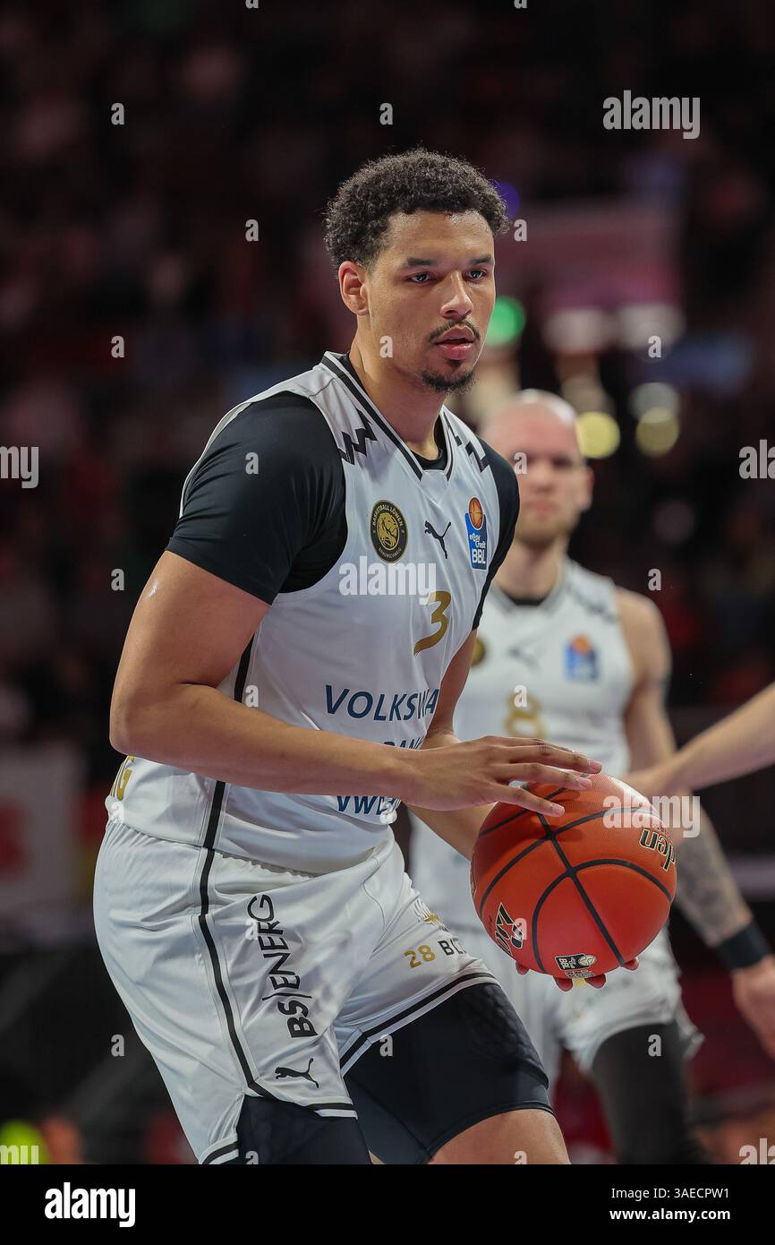 Muenchen, Deutschland. 06th Apr, 2025. Tre Mitchell (Basketball Loewen ...