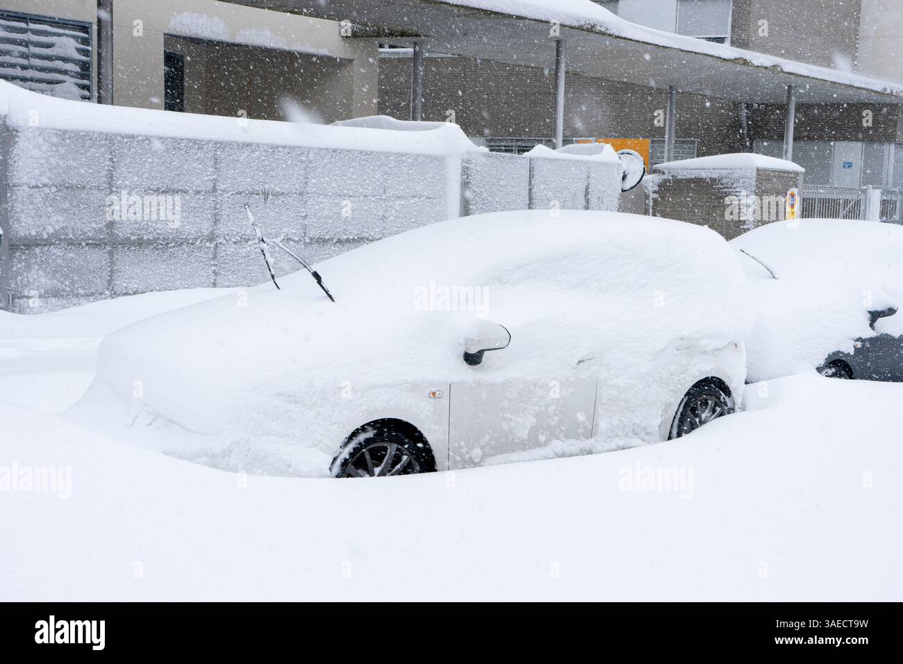 Navigating snow difficulties hi-res stock photography and images - Alamy