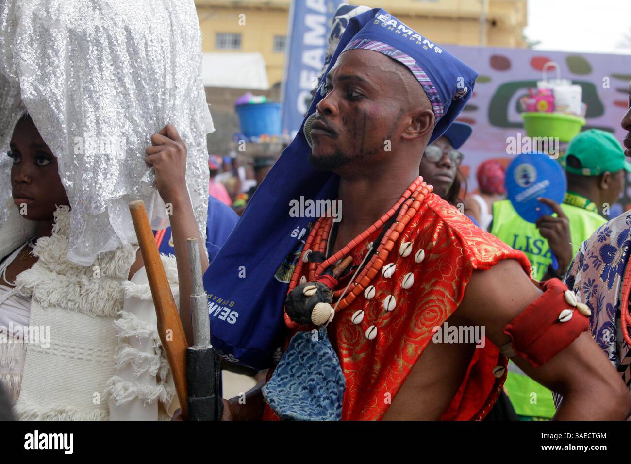 Abeokuta, Nigeria. 05th Apr, 2025. A cultural troupe displays an act of ...