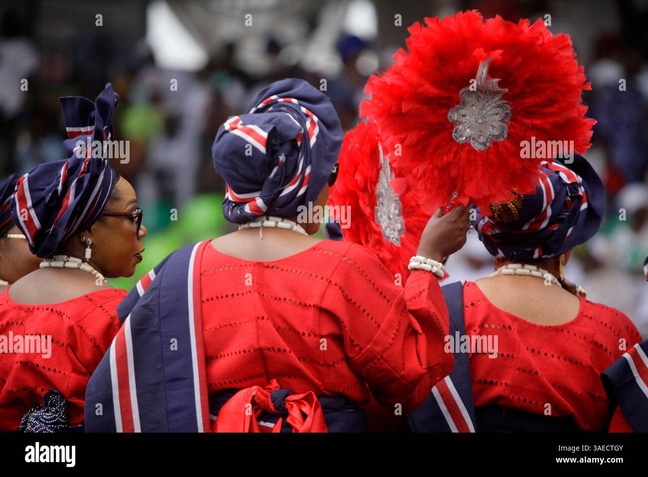 Abeokuta, Nigeria. 05th Apr, 2025. A group of women pays homage to the ...