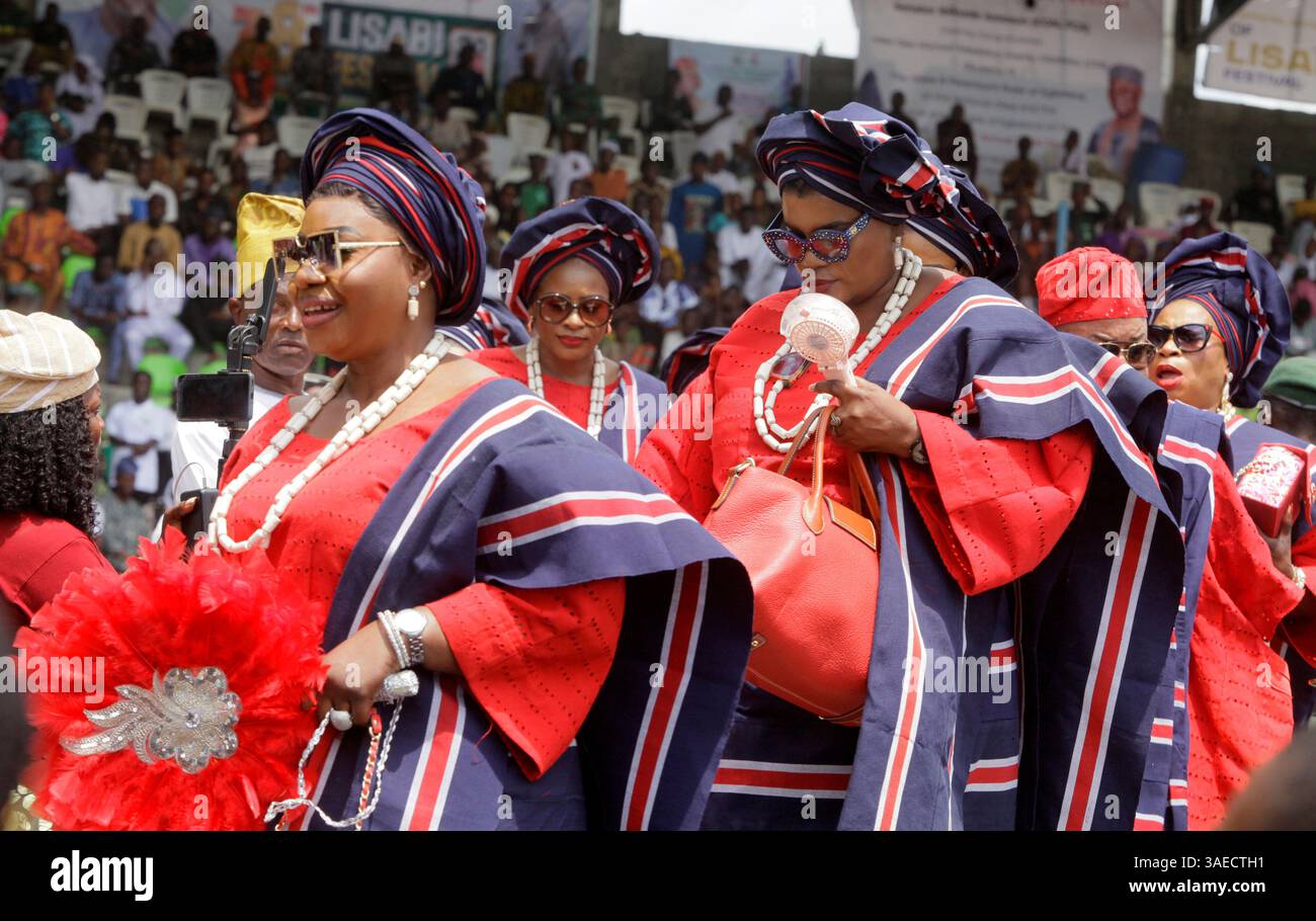 Abeokuta, Nigeria. 05th Apr, 2025. A group of women pays homage to the ...