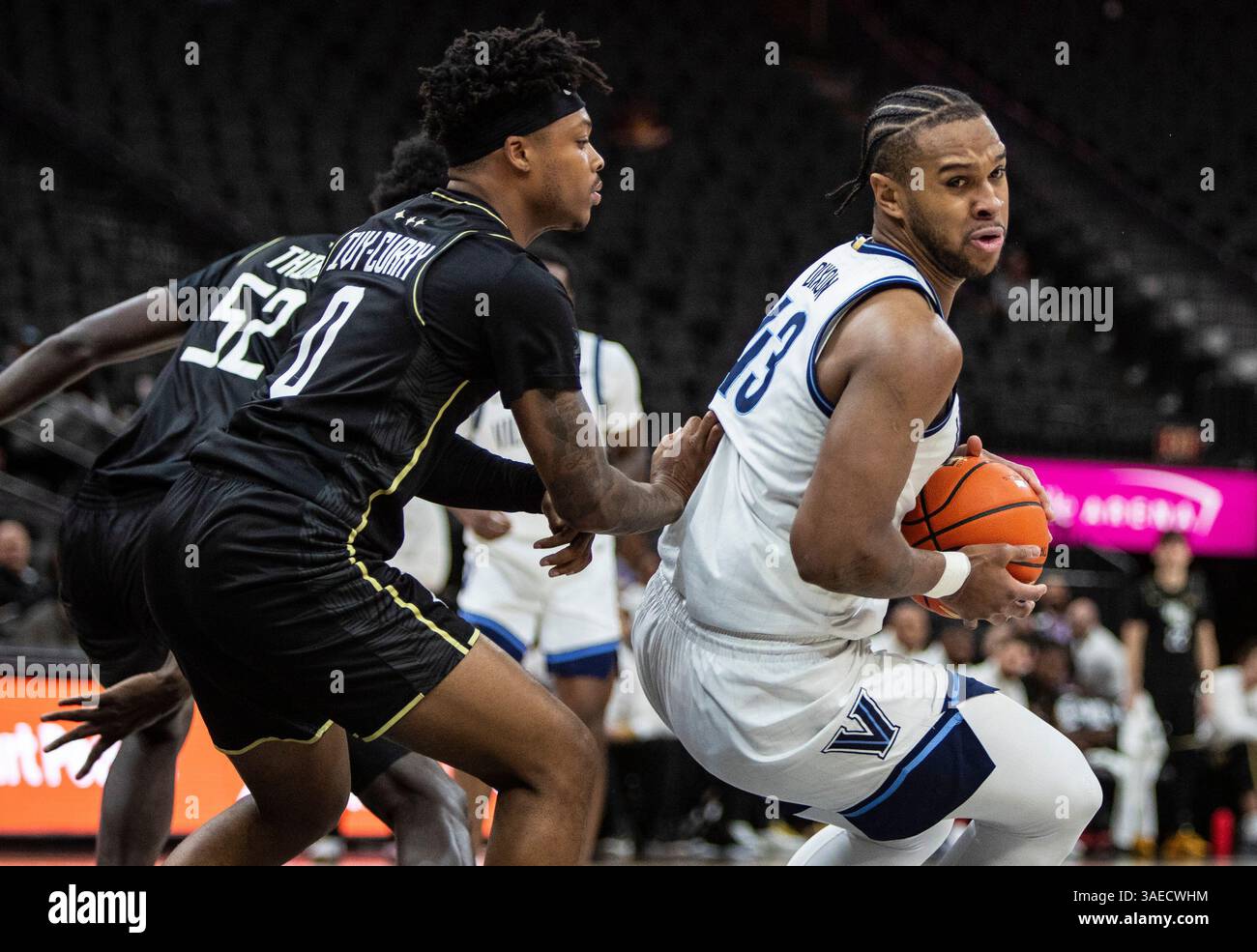 April 05 2025 Las Vegas, NV U.S.A. Villanova forward Eric Dixon (43 ...