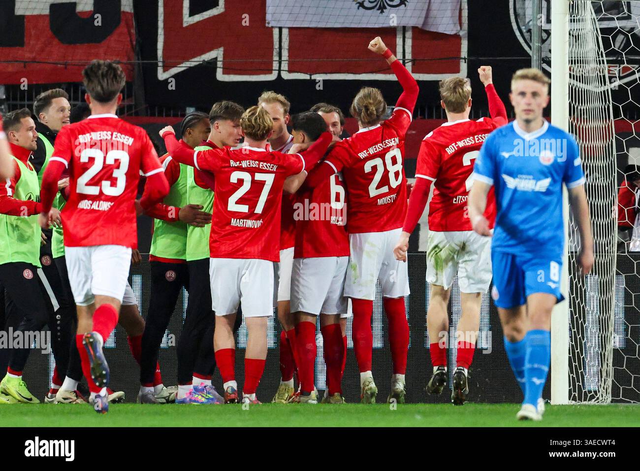 Essen, Germany. 06th Apr, 2025. Soccer: 3rd division, Rot-Weiss Essen ...
