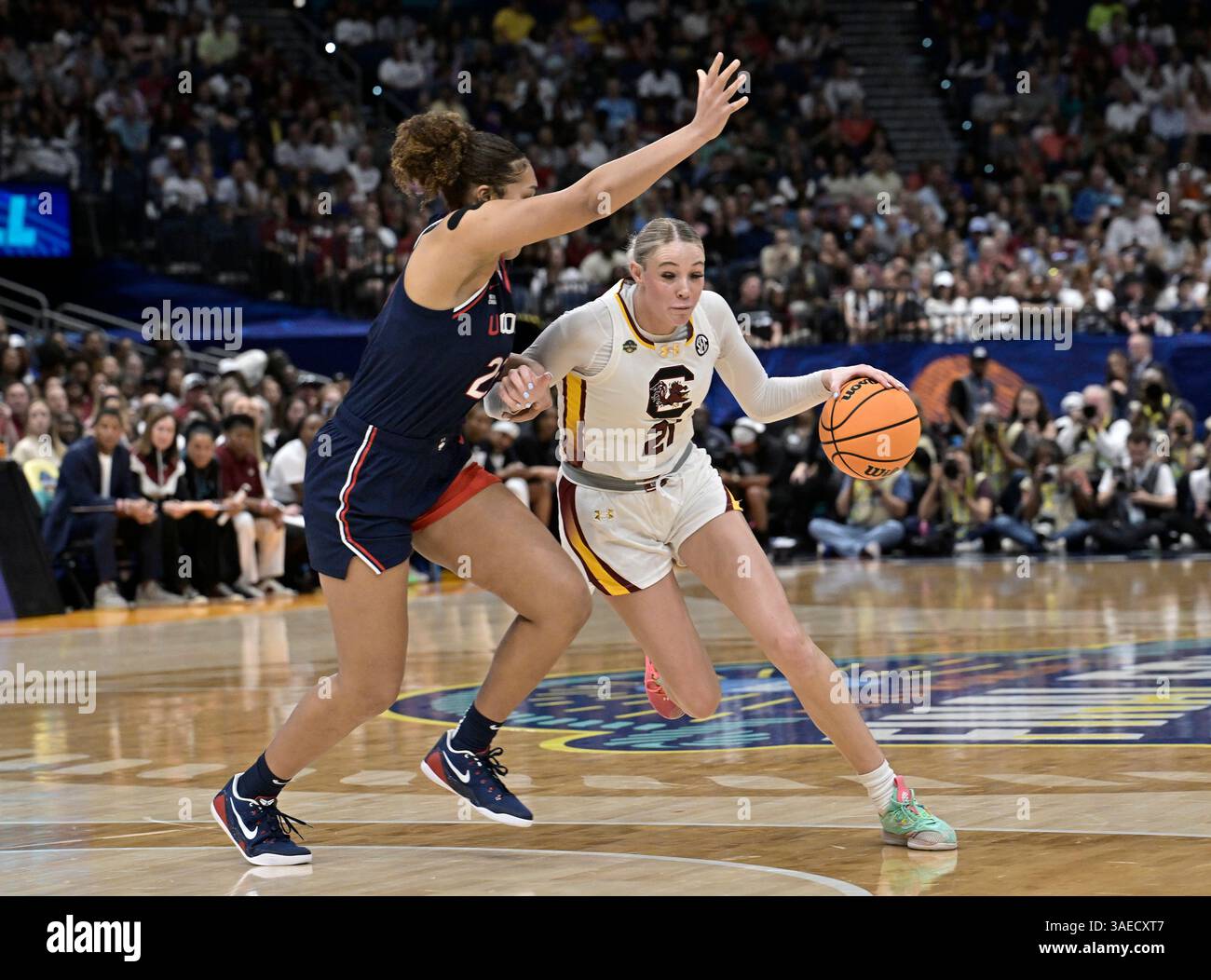 Tampa, United States. 06th Apr, 2025. South Carolina forward Chloe ...