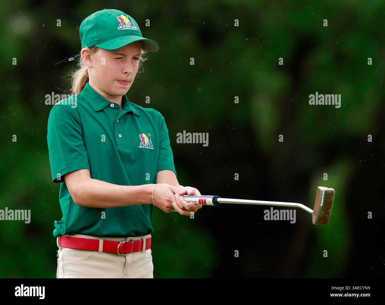 Augusta, United States. 06th Apr, 2025. Eloise Fetzer lies up a putt ...