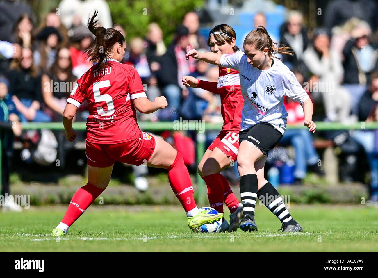 v.li.: Laureta Temaj (Stuttgart, 5) Yuka Hirano (Stuttgart, 19) Lisa ...