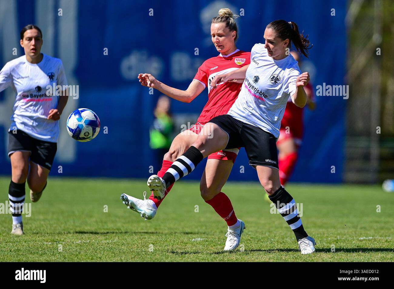 v.li.: Jana Beuschlein (Stuttgart, 20) Lisa Wutz (FFC Wacker, 20) im ...