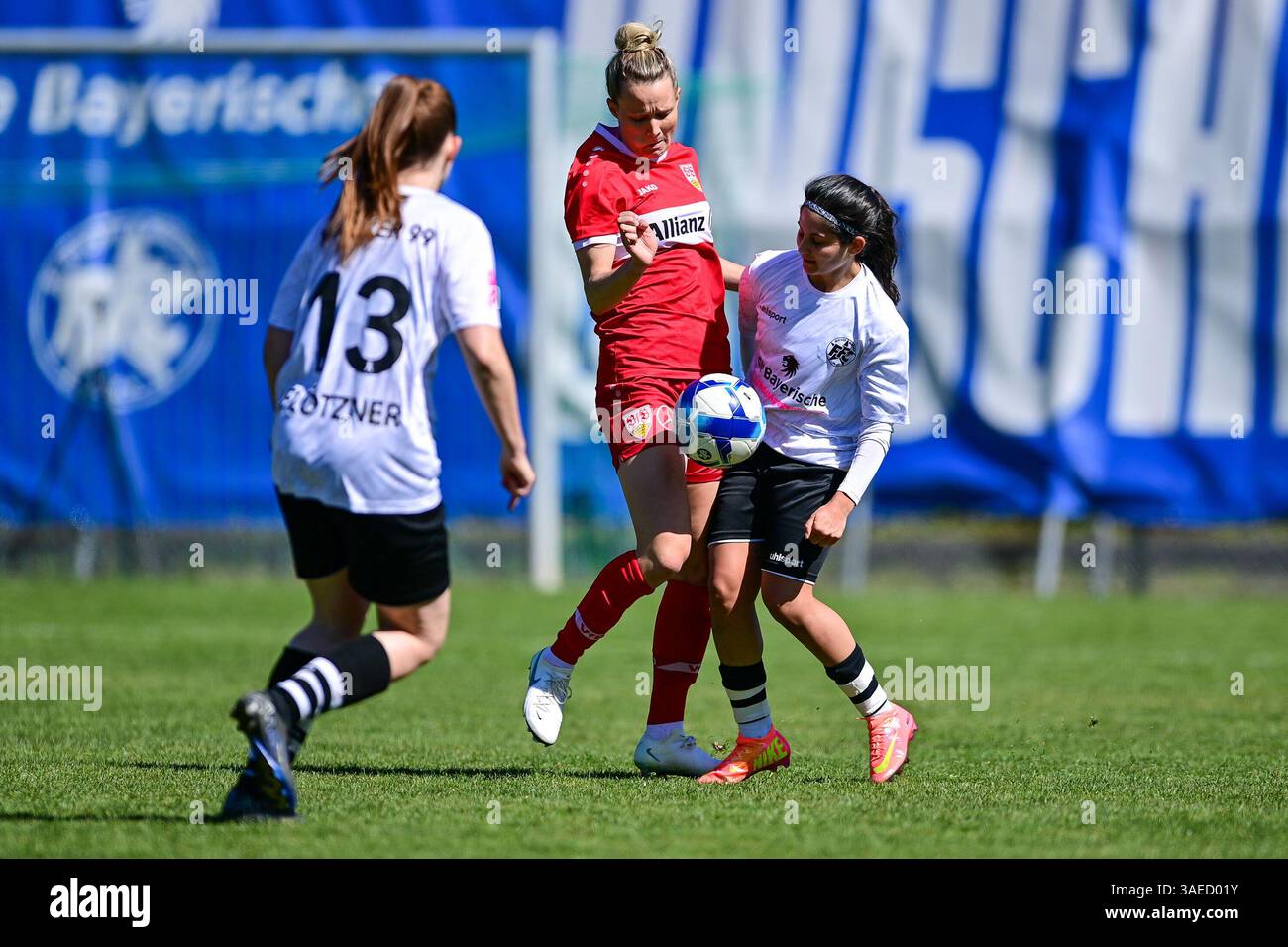 v.li.: Lisa Flötzner (FFC Wacker, 13) Jana Beuschlein (Stuttgart, 20 ...
