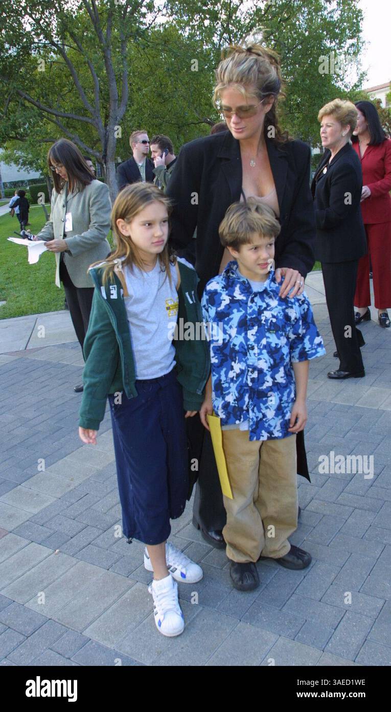 Rachel hunter renee liam 2001 hi-res stock photography and images - Alamy