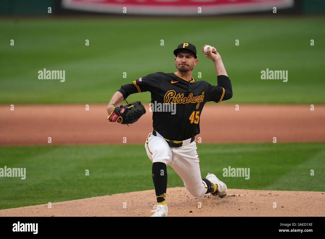 Pittsburgh Pirates starting pitcher Andrew Heaney delivers during the ...