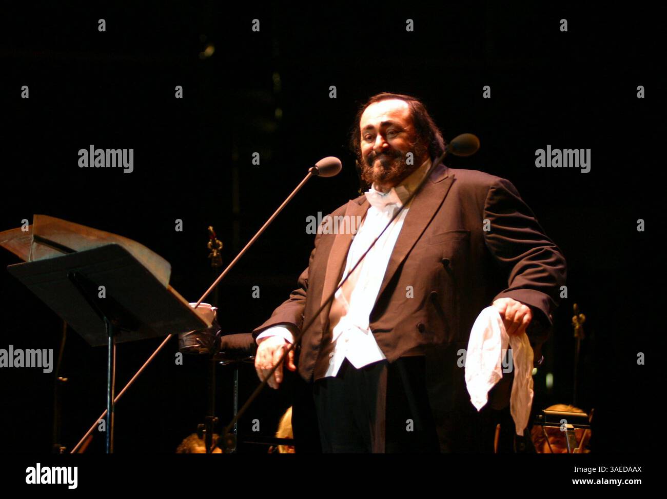 Mar 11, 2003; Los Angeles, CA, USA; Famed tenor LUCIANO PAVAROTTI ...