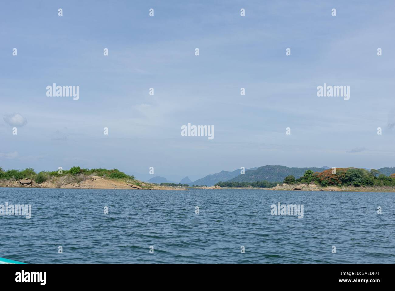 Views across Gal Oya Lake in National Park Sri Lanka Stock Photo - Alamy