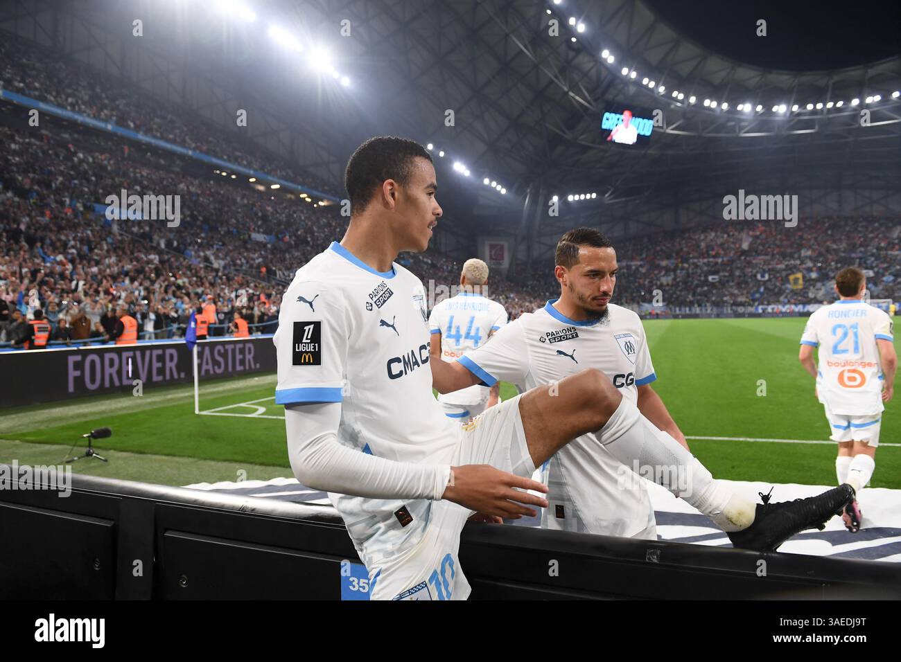 22 Ismael BENNACER (om) - 10 Mason GREENWOOD (om) during the Ligue 1 ...