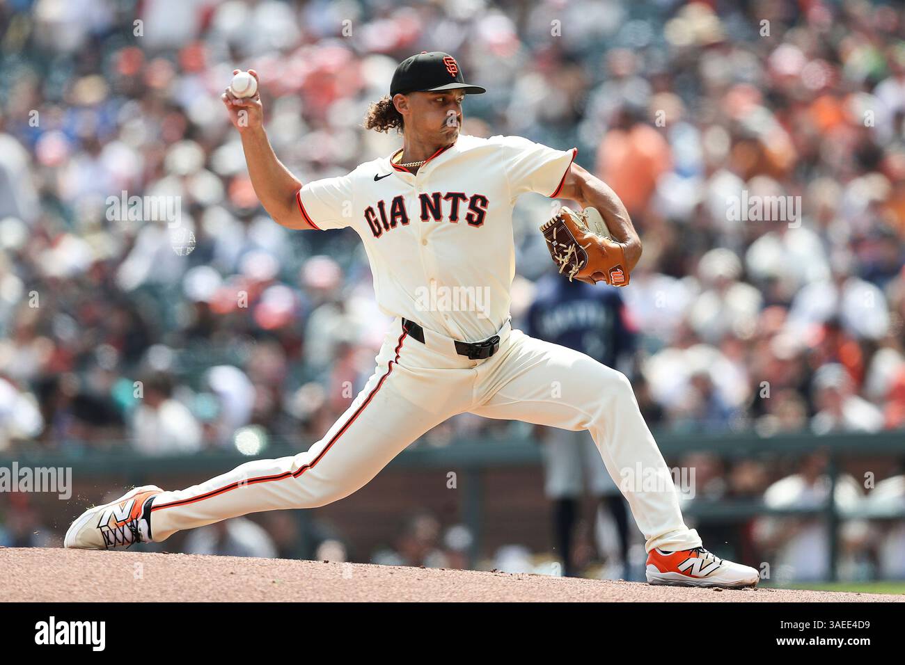 San Francisco Giants pitcher Jordan Hicks throws to a Seattle Mariners ...