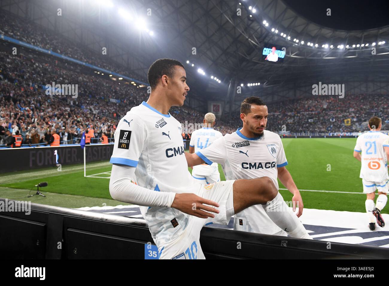 22 Ismael BENNACER (om) - 10 Mason GREENWOOD (om) during the Ligue 1 ...