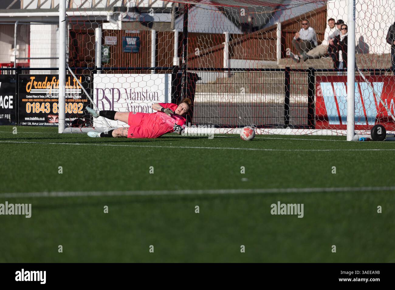 Ramsgate Town FC Women v Folkestone Invicta in the Kent South East ...