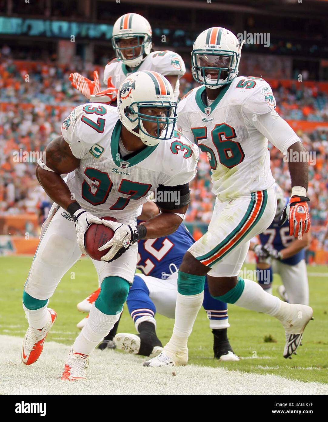 Nov. 20, 2011 - Miaimi Gardens, Florida, U.S. - celebrates his ...