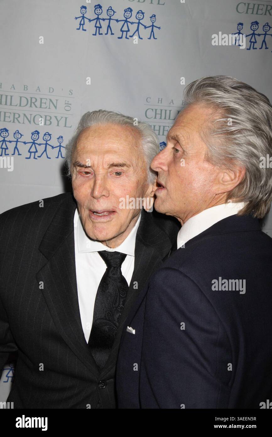 Nov. 21, 2011 - New York, New York, U.S. - KIRK DOUGLAS,MICHAEL DOUGLAS ...