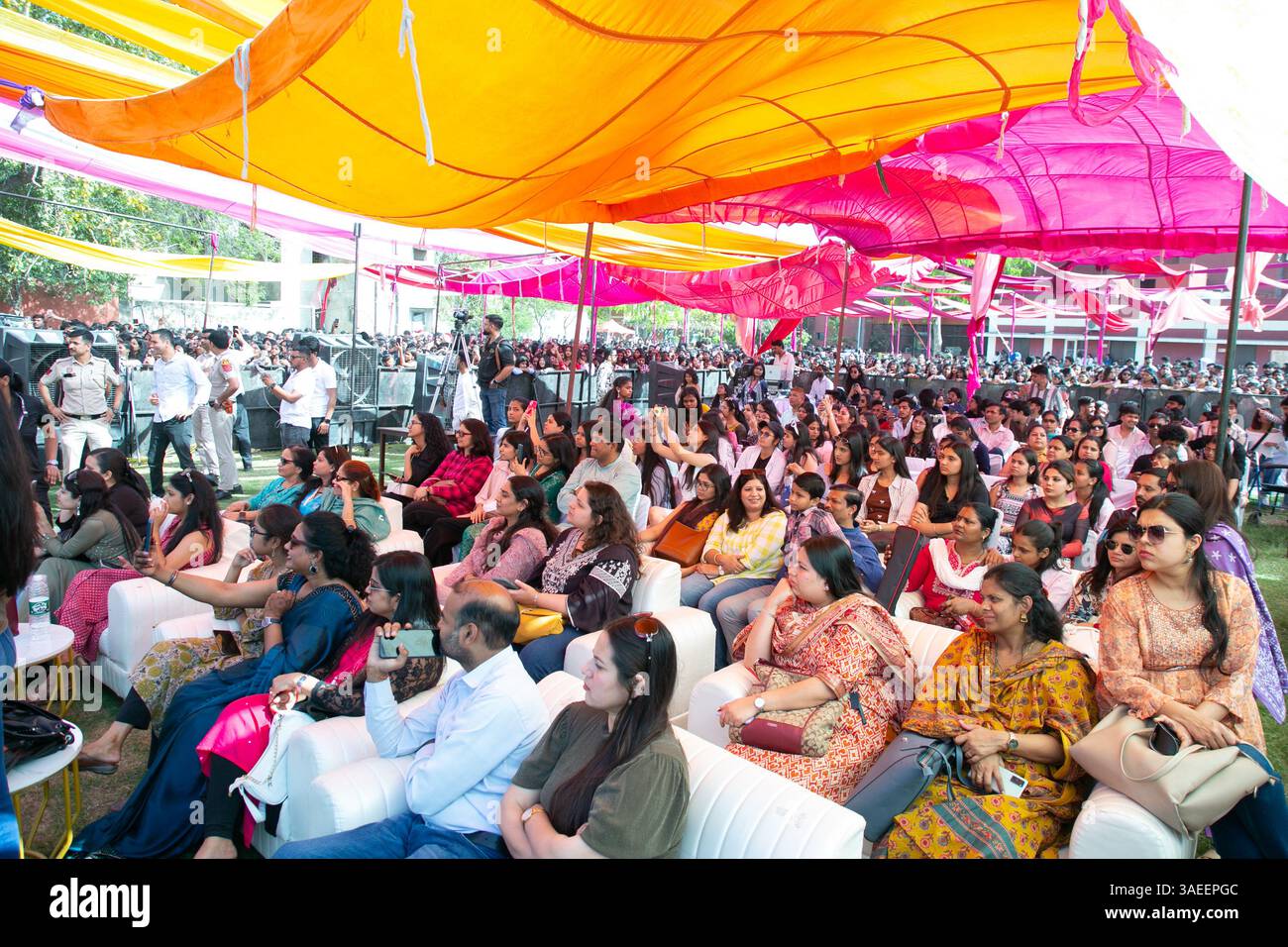 New Delhi, India. 06th Apr, 2025. NEW DELHI, INDIA - MARCH 28: Crowds ...