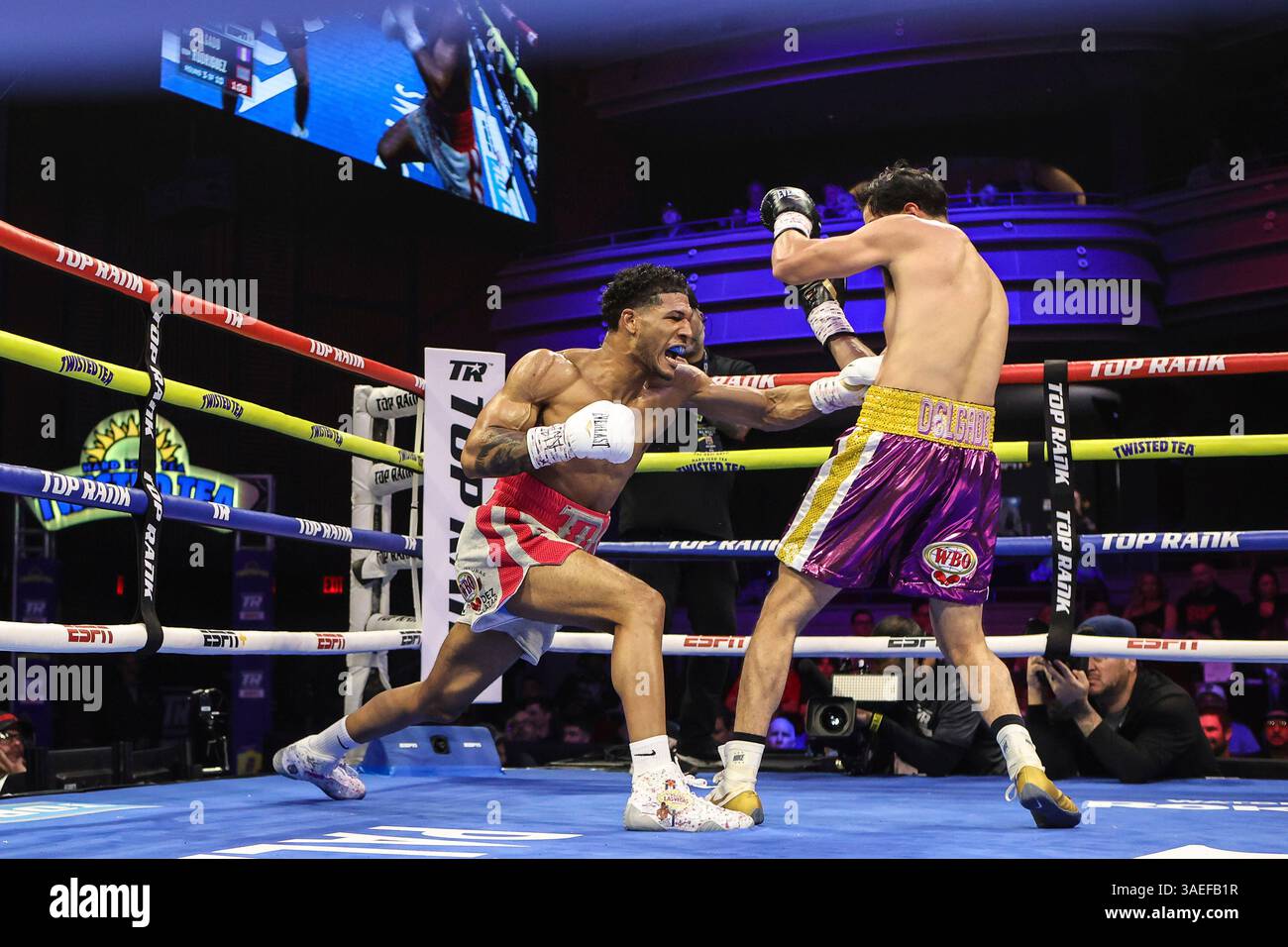 April 5, 2025: (L-R) Junior Welterweight Elvis Rodriguez punches ...
