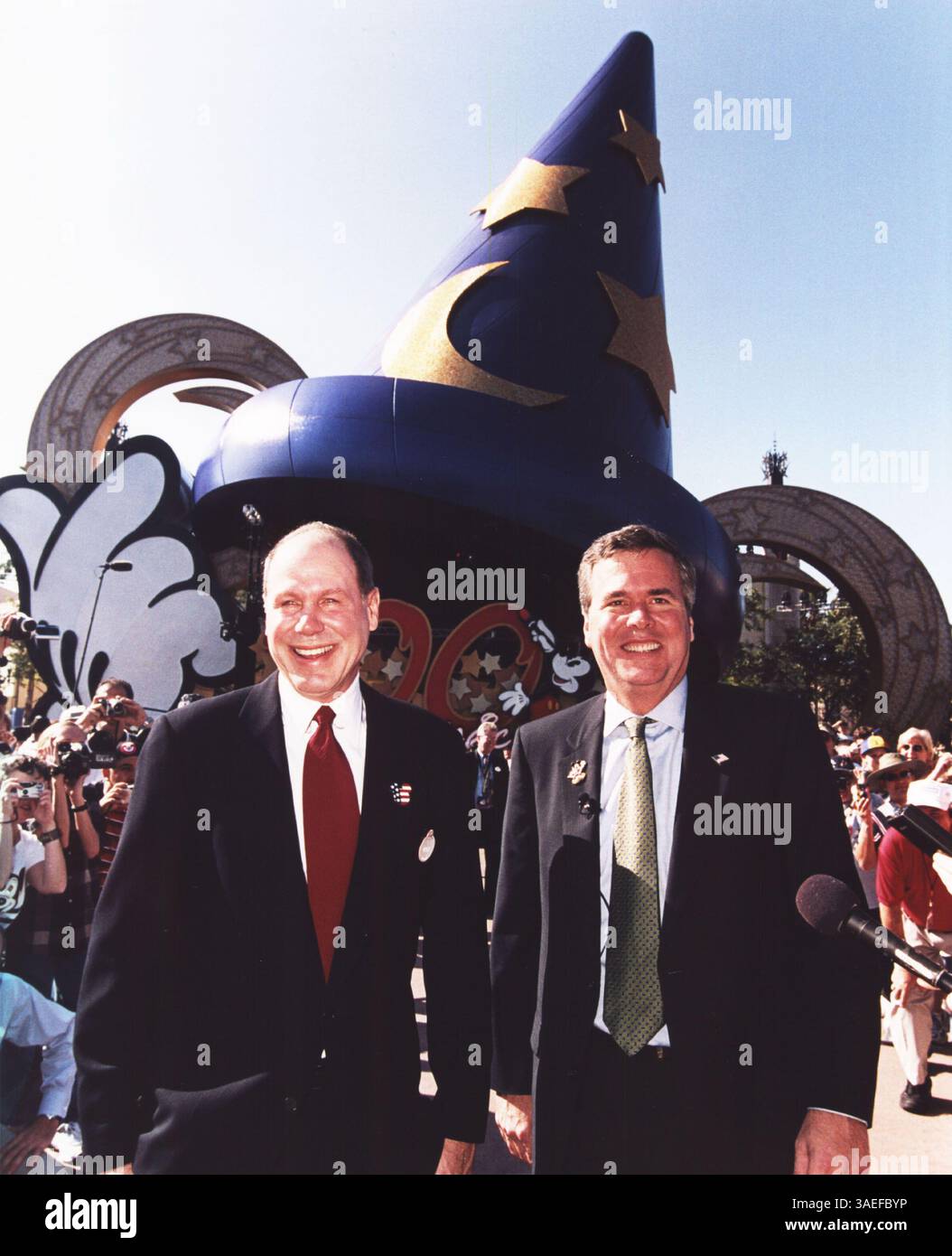 Dec 04, 2001; Orlando, FL, USA; MICHAEL EISNER & Governor of FL JEB ...