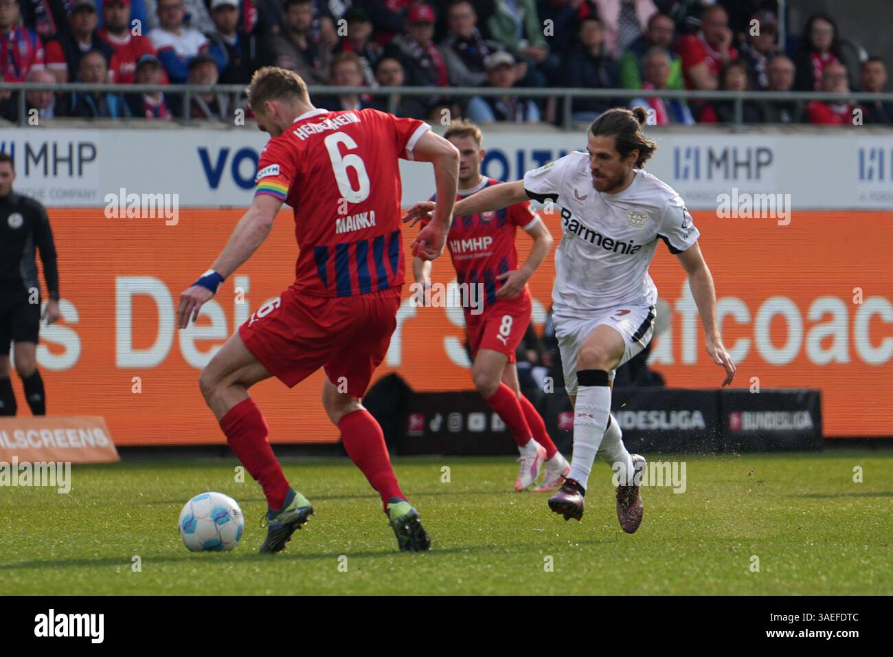 Jonas Hofmann (7 B04) and Patrick Mainka (6 FCH). Bundesliga football ...