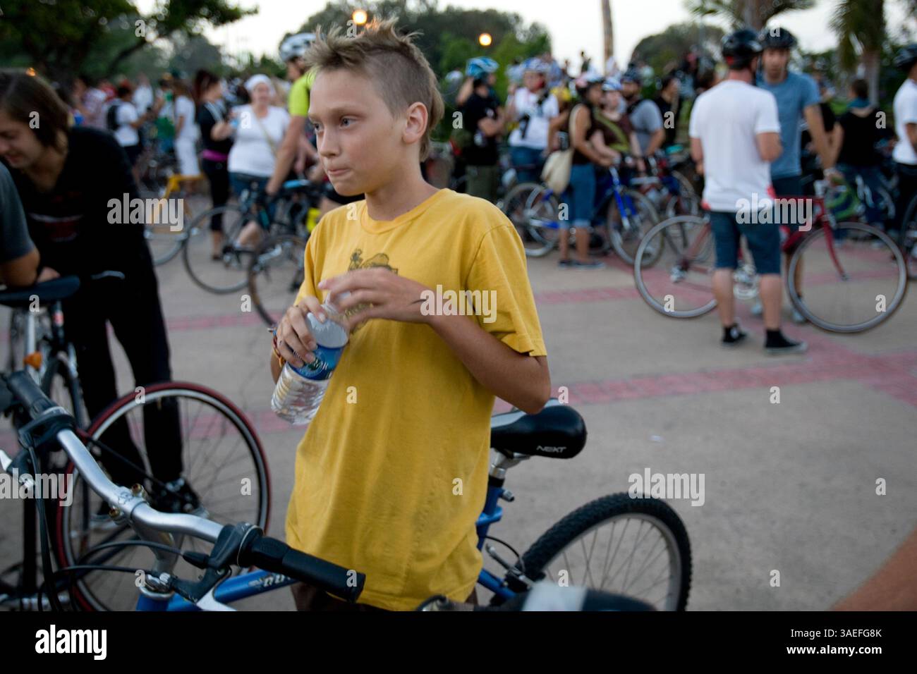 July 25, 2008 San Diego California USA 12 yr old Julian Klincew (cq) of ...