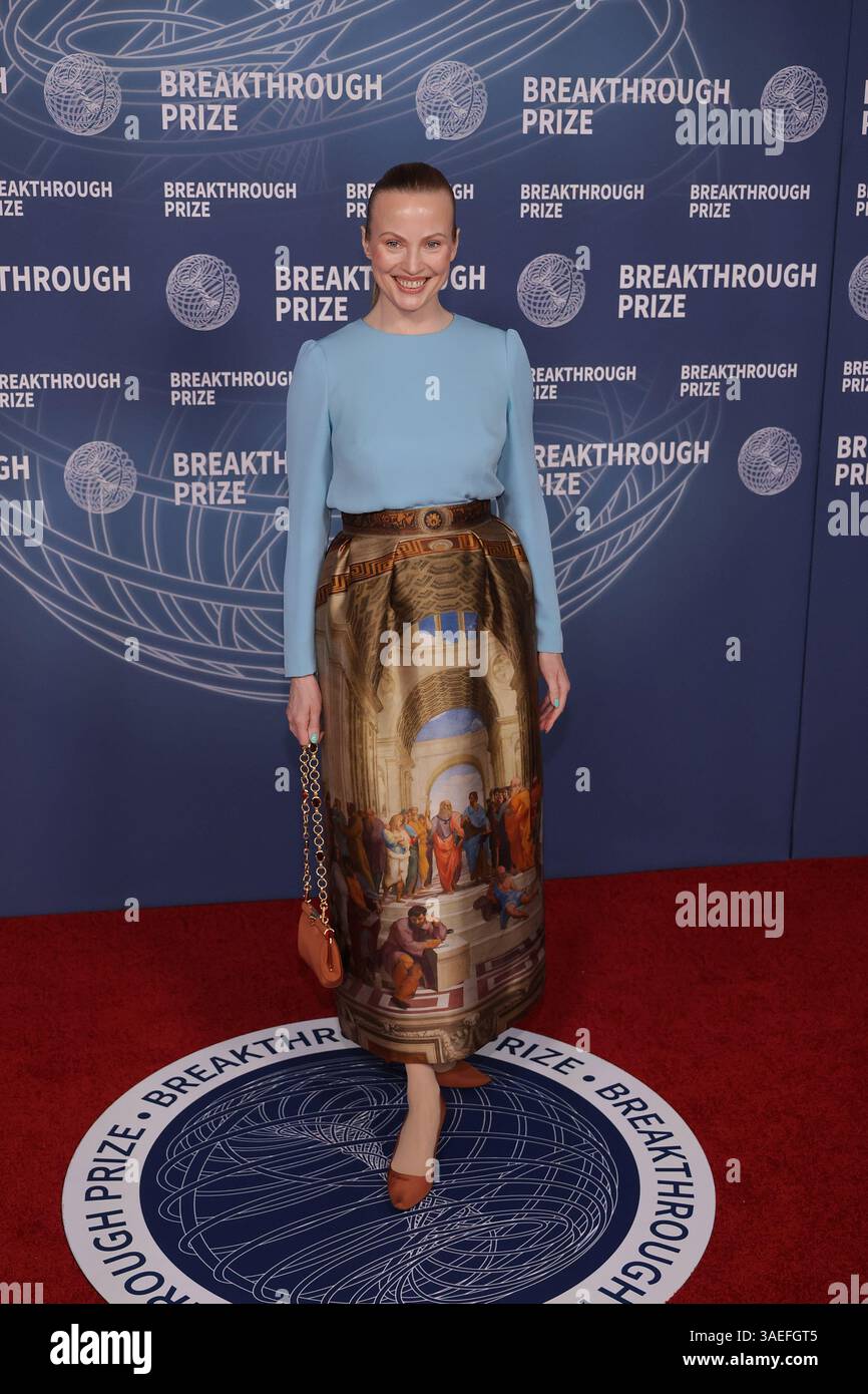 Julia Milner attends the 11th Breakthrough Prize Ceremony at Barker ...