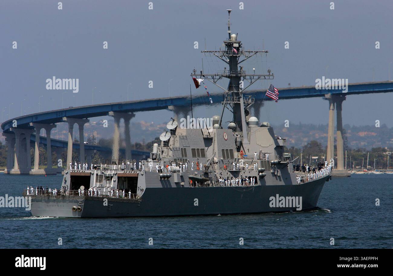 July 31st, 2009, San Diego, California, USA. Sailors aboard the USS ...