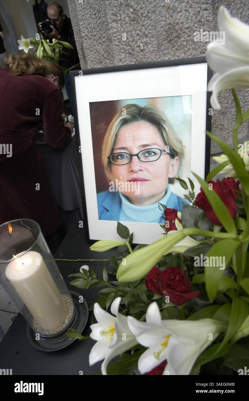 Swedish foreign minister ANNA LINDH died today, 9/11/03, after ...