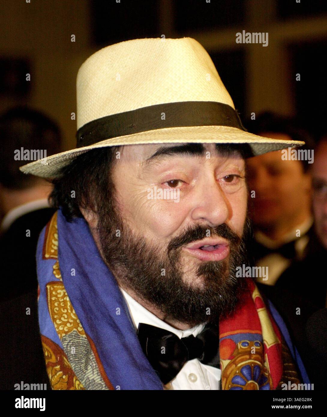 Dec 02, 2001; Washington, DC, USA; Singer LUCIANO PAVAROTTI arrives at ...