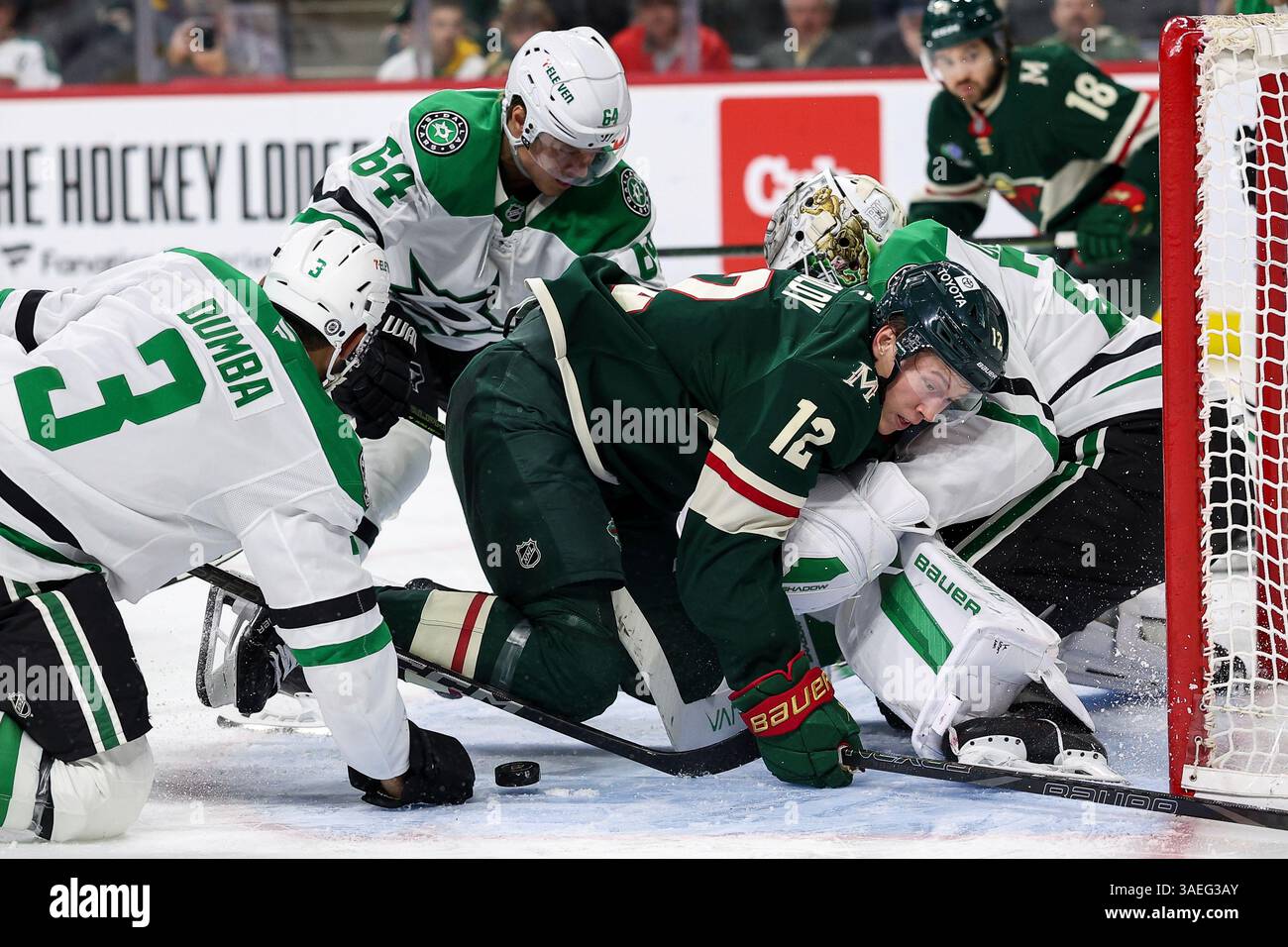 Dallas Stars goaltender Jake Oettinger (29) defends his net against ...