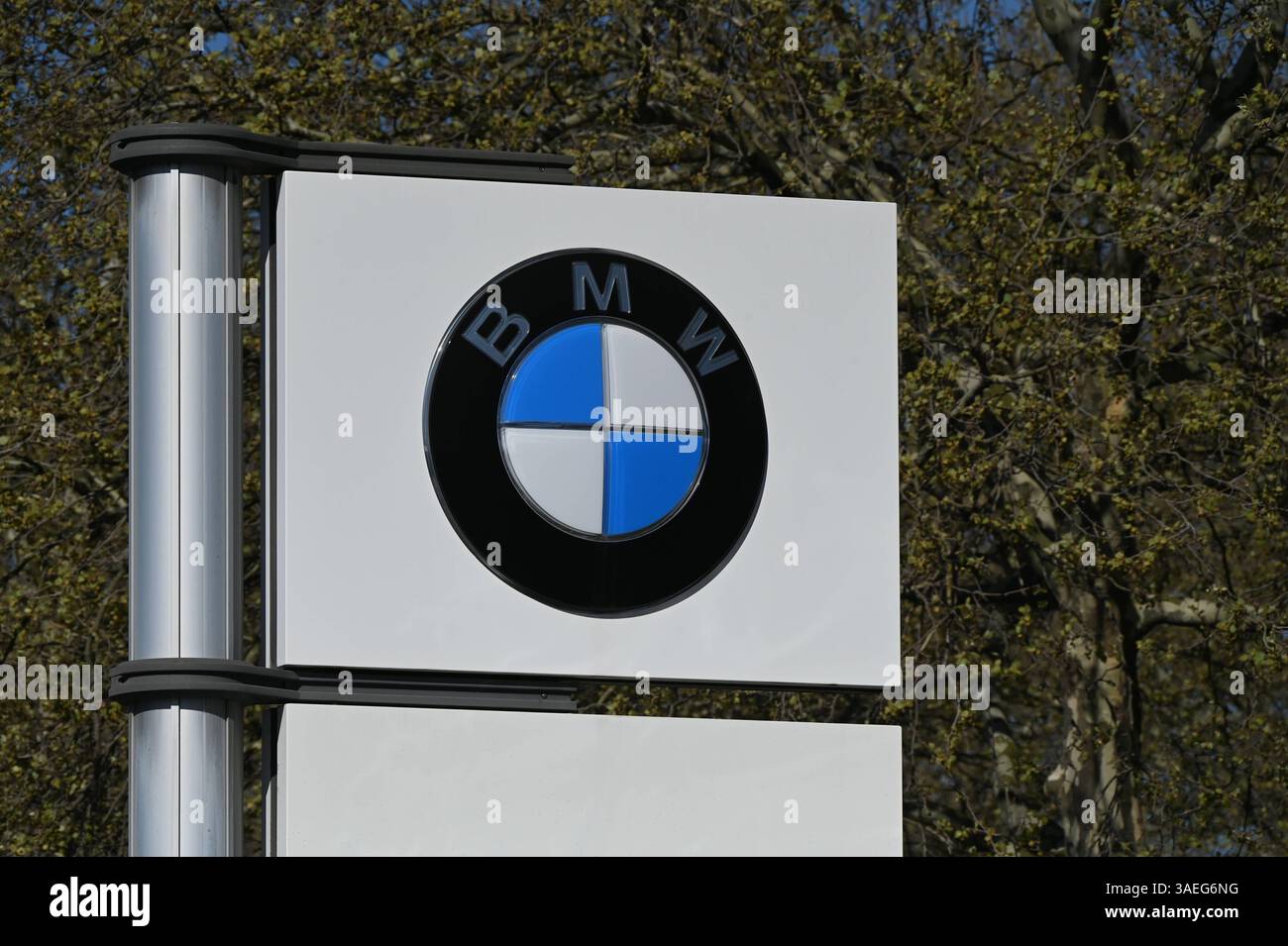 Logo, Schriftzug des deutschen Autohersteller BMW Bayerische Motoren ...