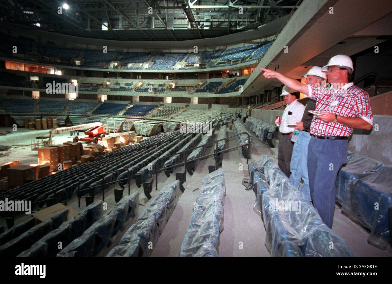 TP 32785 - - DELIVER TO: Tampa - - 8/29/96 - - Tampa - - CAPTION INFO ...