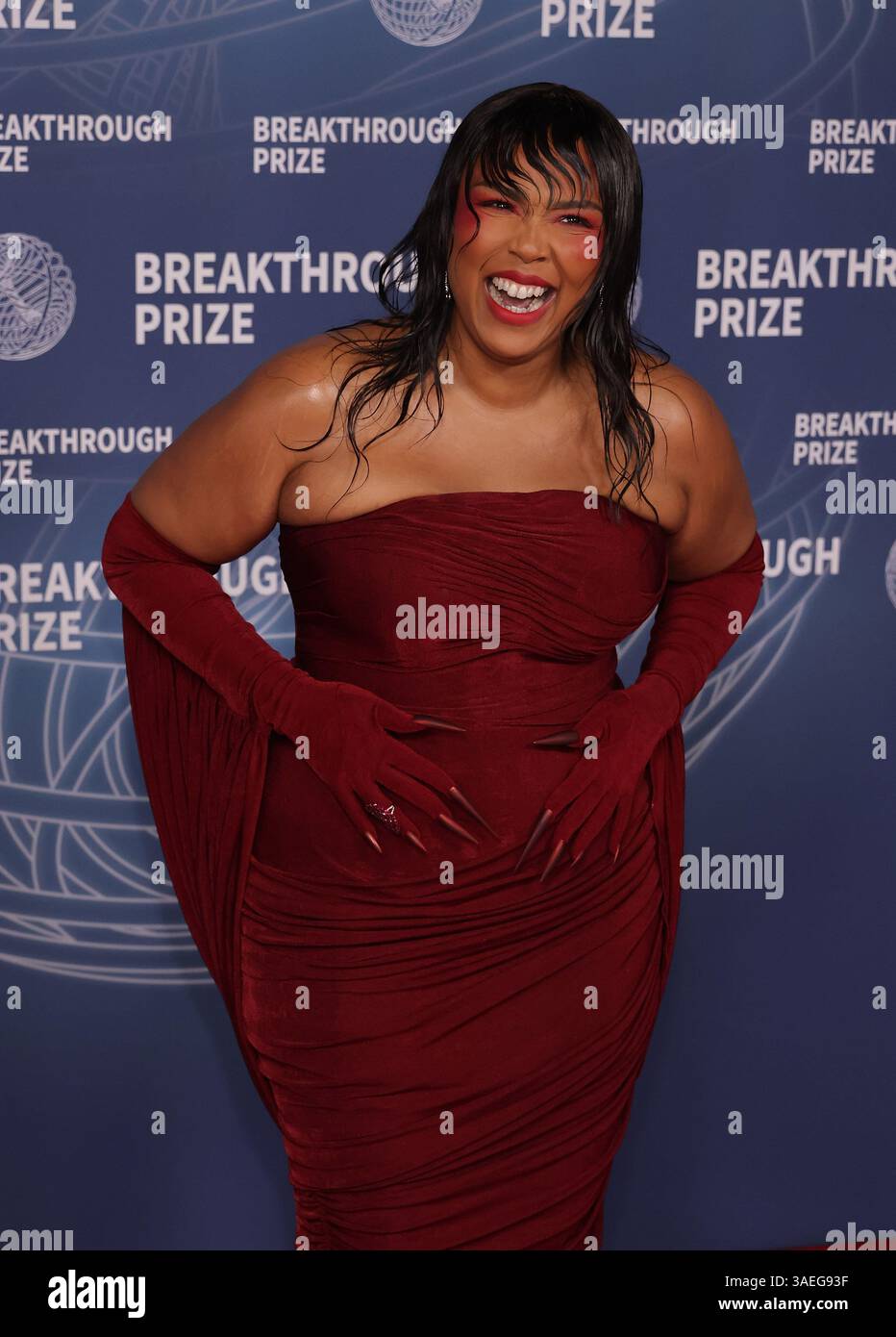 Lizzo attends the 11th Breakthrough Prize Ceremony at Barker Hangar on ...